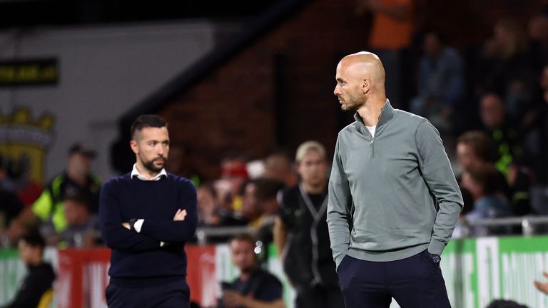 Simonis kan als Ajax-trainer op gigantische loonsverhoging rekenen