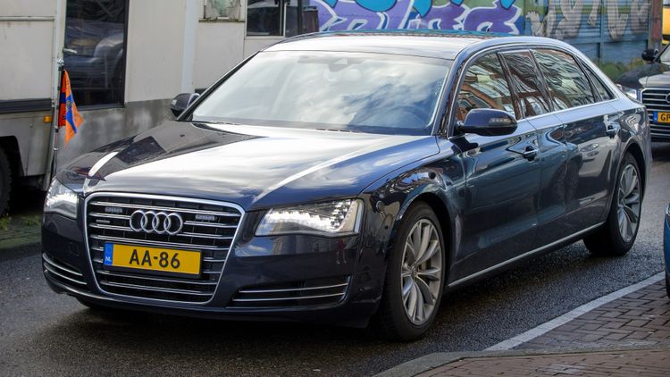 De auto's van Willem-Alexander als occasion vanaf 6.800 euro